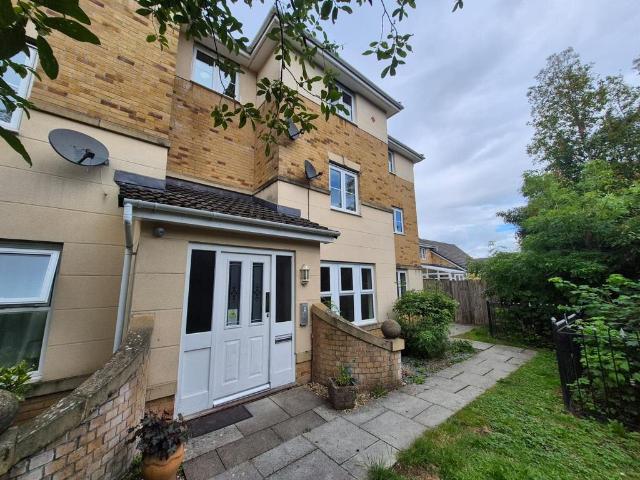 2 bedroom ground flat to rent