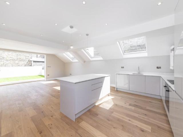 2 bedroom ground flat to rent