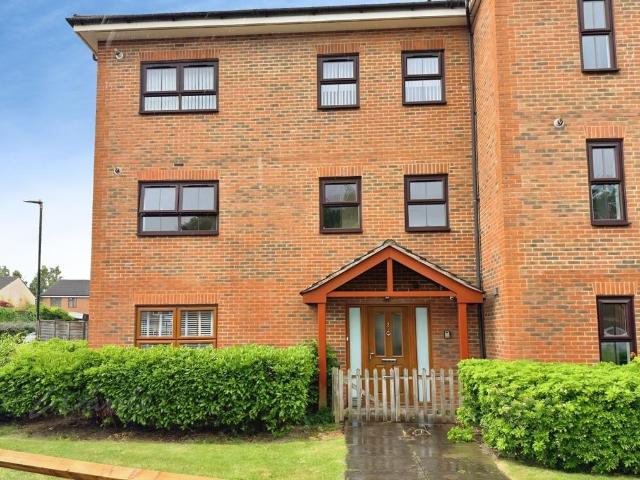 2 bedroom ground flat to rent