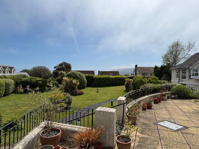 2 bedroom ground flat to rent