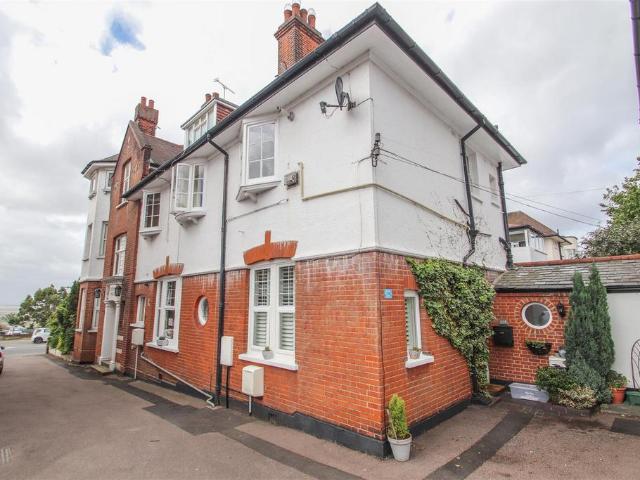 2 bedroom ground flat to rent