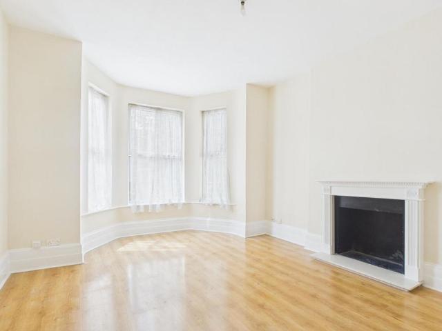 2 bedroom ground flat to rent
