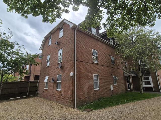 2 bedroom ground flat to rent