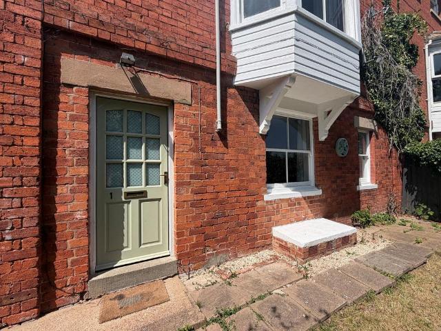 2 bedroom ground flat to rent