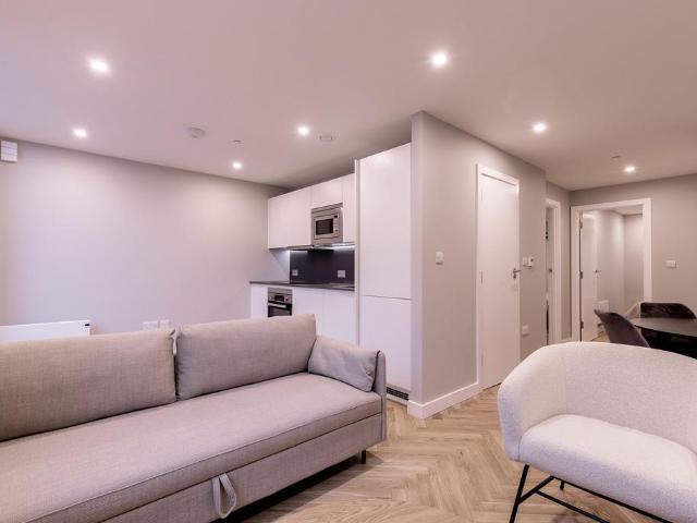 2 bedroom ground flat to rent