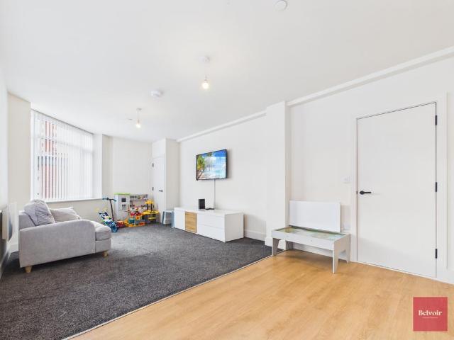 2 bedroom ground flat to rent