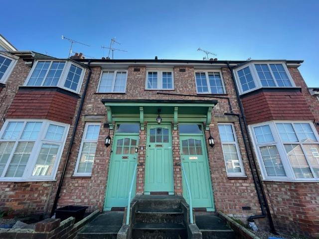 2 bedroom ground flat to rent