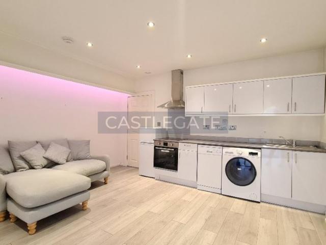 2 bedroom ground flat to rent