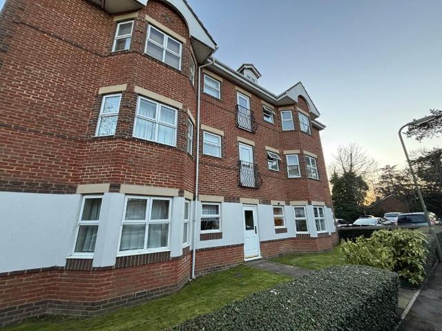 2 bedroom ground flat to rent