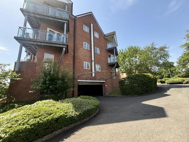 2 bedroom ground flat to rent
