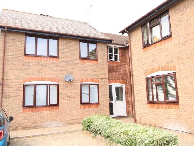 2 bedroom ground flat to rent