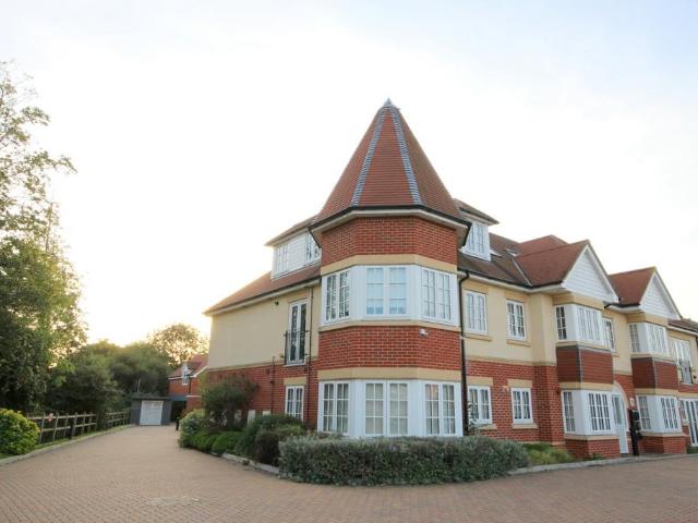 2 bedroom ground flat to rent