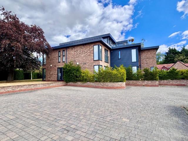2 bedroom ground flat to rent