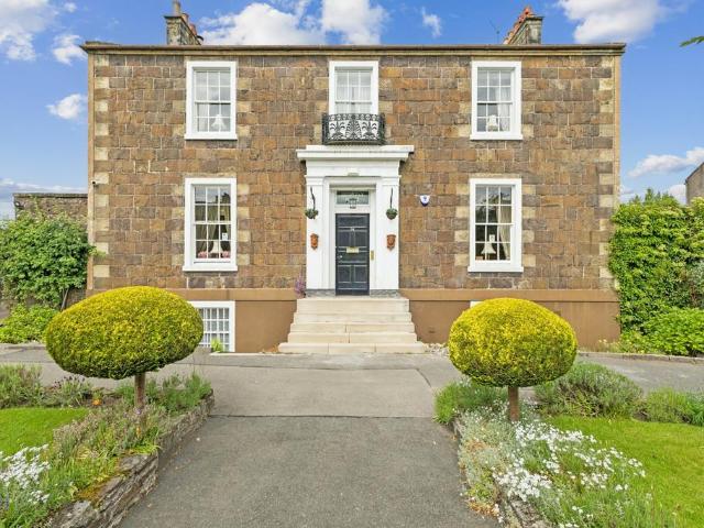 2 bedroom ground flat to rent