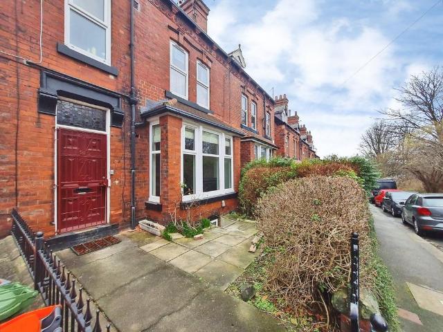 2 bedroom ground flat to rent