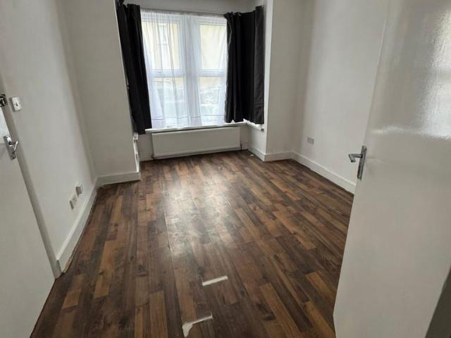 2 bedroom ground flat to rent