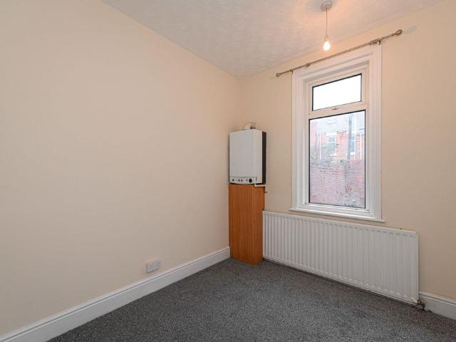 2 bedroom ground flat to rent