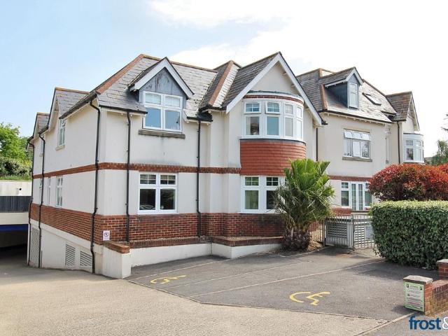 2 bedroom ground flat to rent
