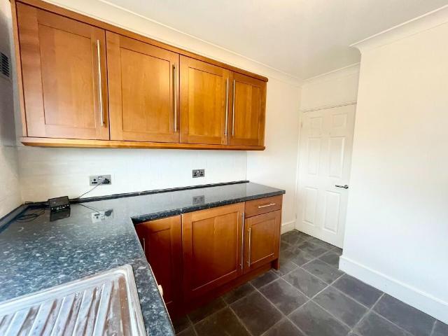 2 bedroom ground flat to rent