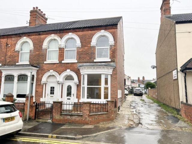 2 bedroom ground flat to rent