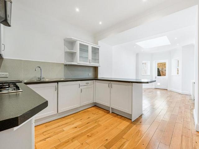 2 bedroom ground flat to rent
