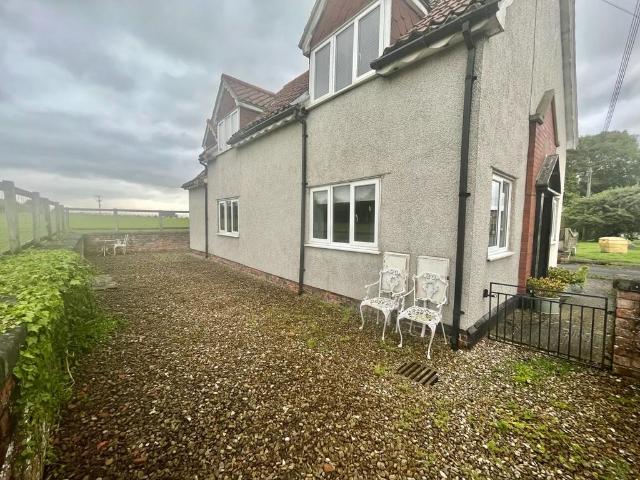2 bedroom ground flat to rent