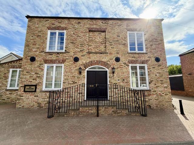 2 bedroom ground flat to rent