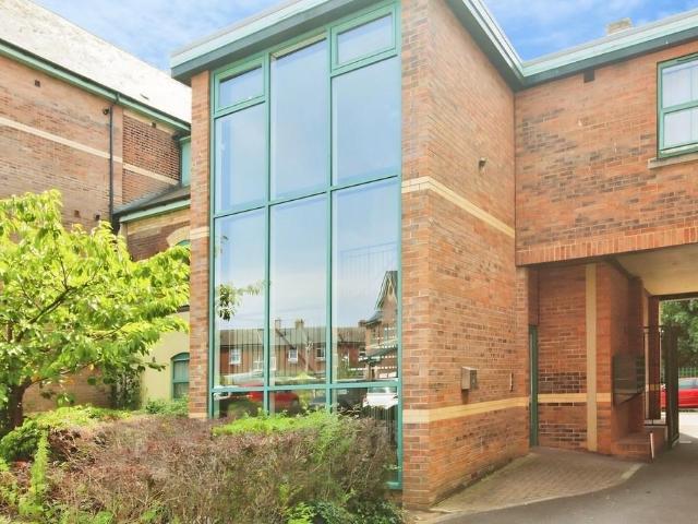 2 bedroom ground flat to rent