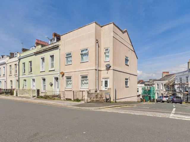 2 bedroom ground flat to rent