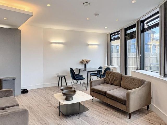 2 bedroom ground flat to rent