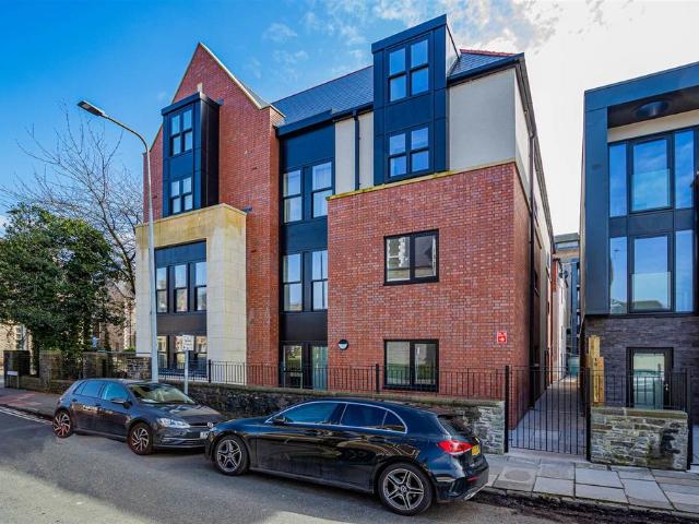 2 bedroom ground flat to rent