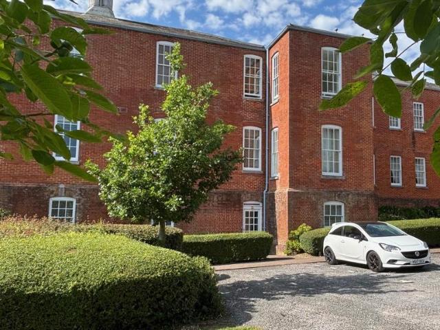 2 bedroom ground flat to rent