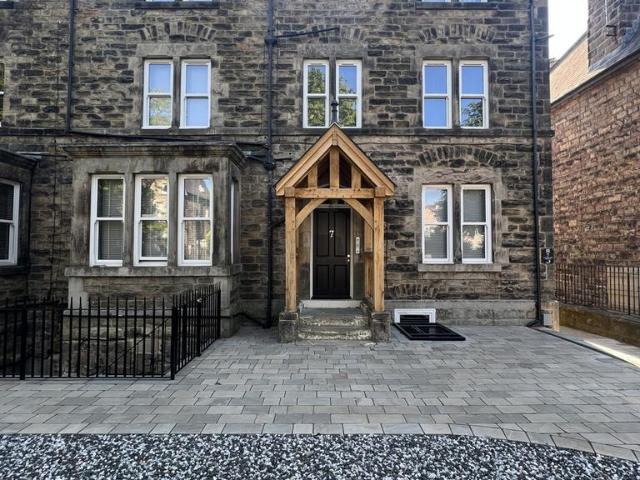 2 bedroom ground flat to rent
