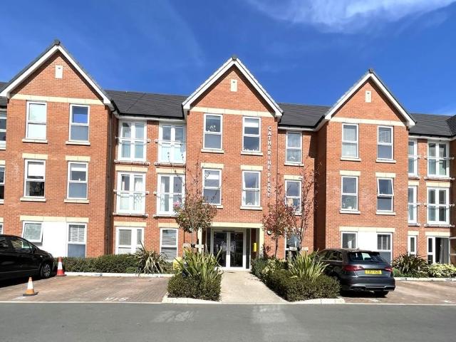 2 bedroom ground flat to rent
