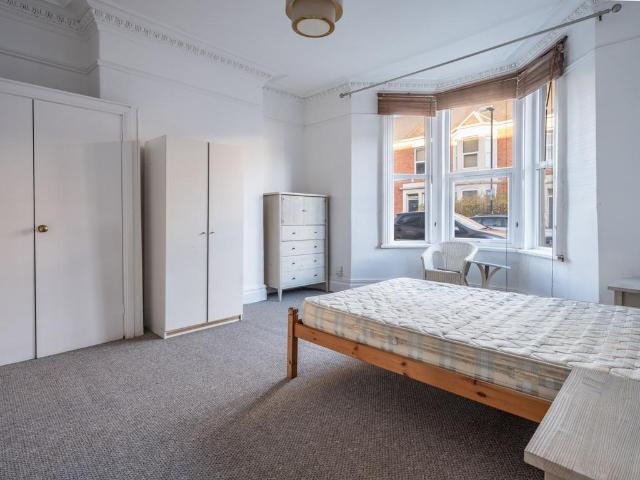 2 bedroom ground flat to rent