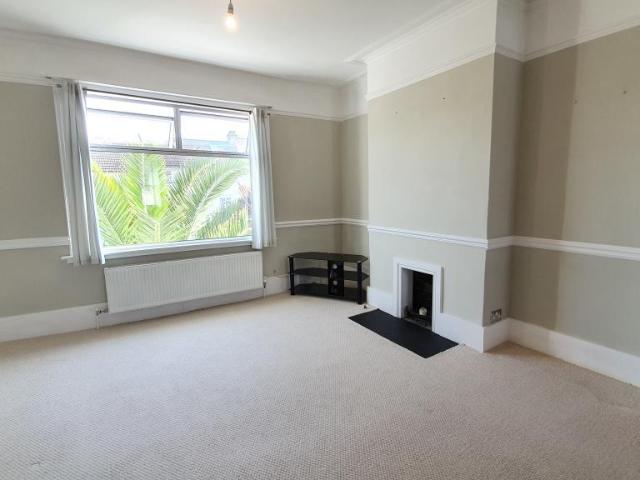 2 bedroom ground flat to rent