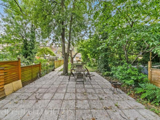 2 bedroom ground flat to rent