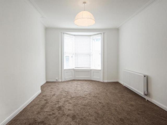 2 bedroom ground flat to rent