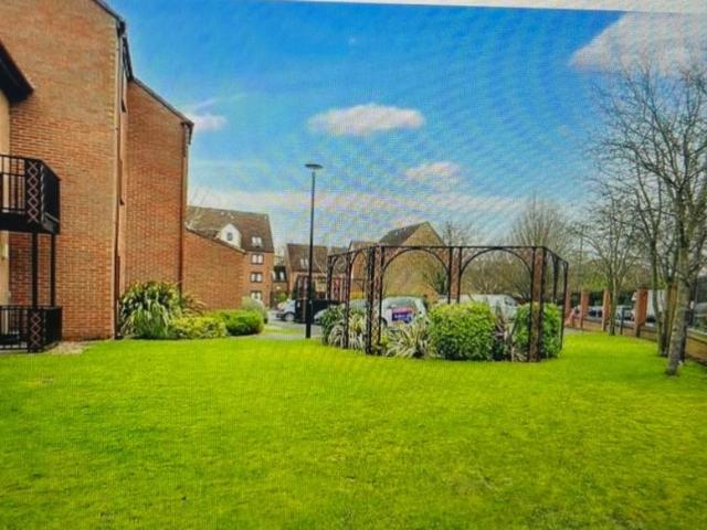 2 bedroom ground flat to rent