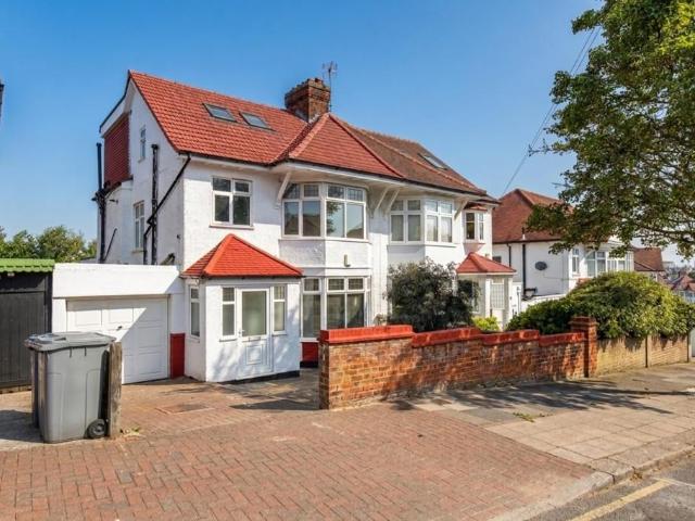 2 bedroom ground flat to rent