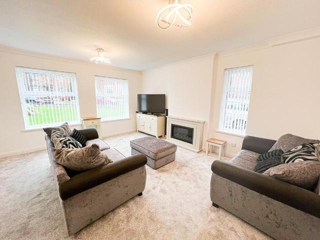 2 bedroom ground flat to rent