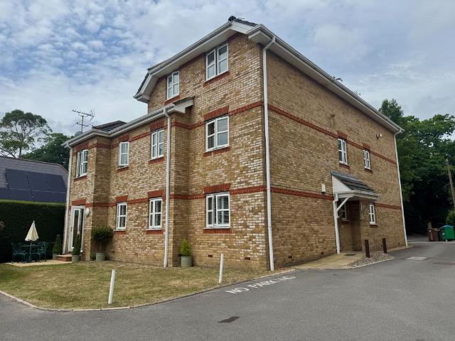 2 bedroom ground flat to rent