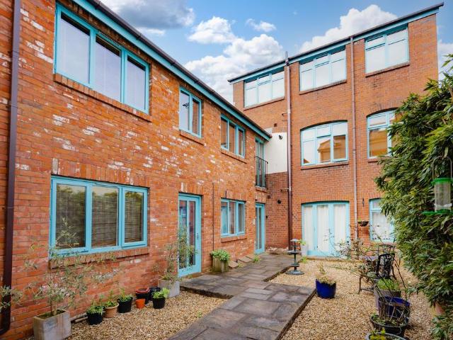 2 bedroom ground flat to rent