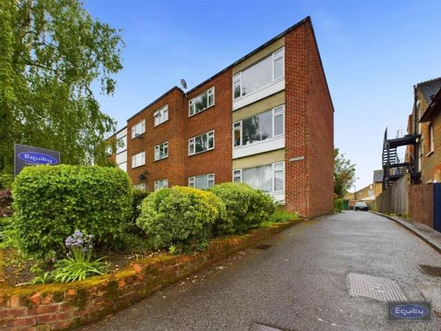 2 bedroom ground flat to rent