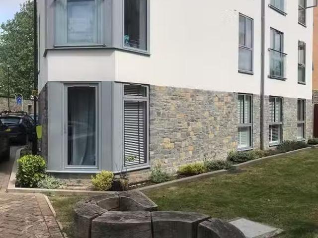 2 bedroom ground floor maisonette for rent in Barton Road, Bri.