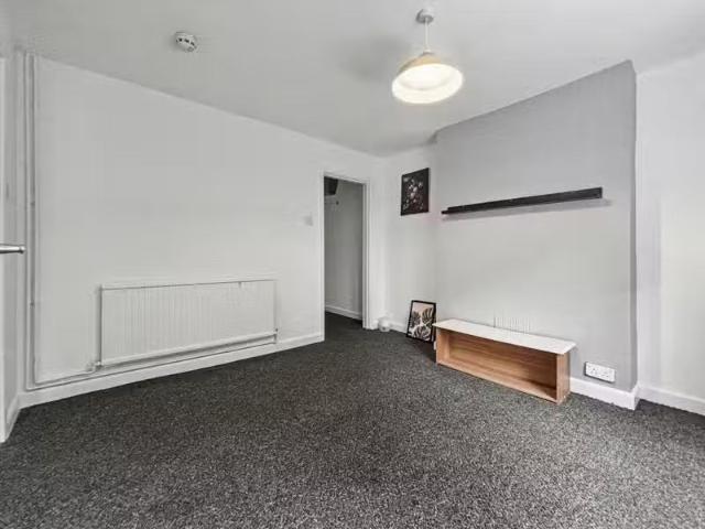 2 bedroom ground floor maisonette for rent in GFF, Bath Buildi.