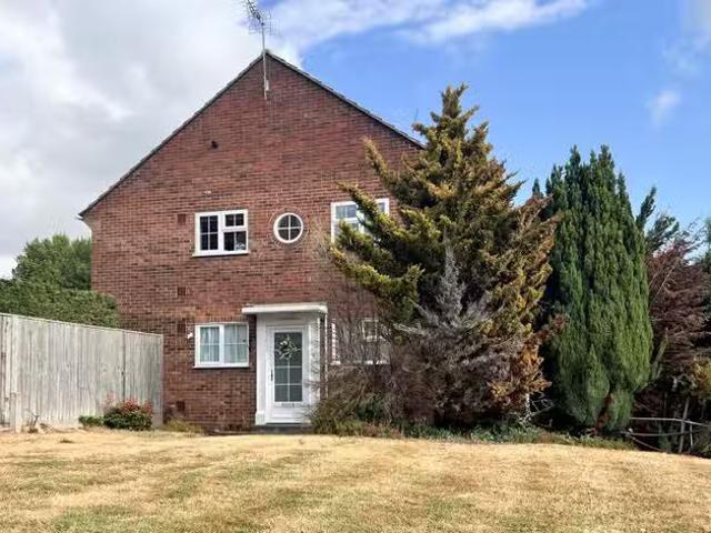 2 bedroom ground floor maisonette for rent in Digswell Court.