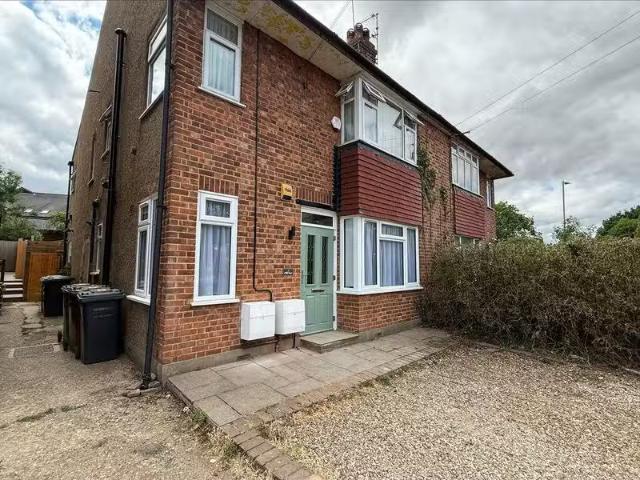 2 bedroom ground floor maisonette for rent in Hill Court, Hill.