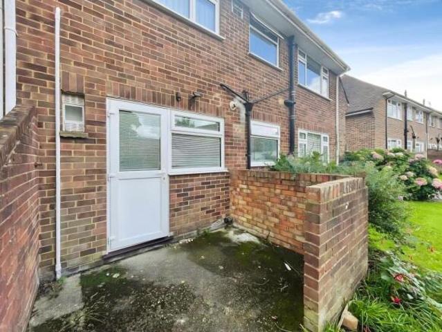 2 bedroom ground floor maisonette for rent in Sompting Avenue, Worthing, BN14