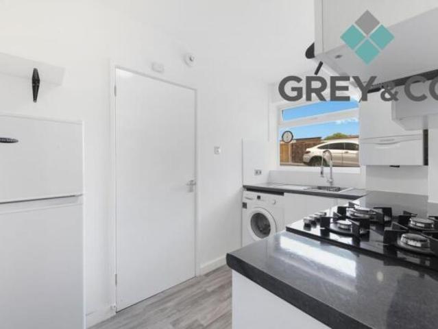 2 bedroom ground floor maisonette for rent in Poplar Grove Wembley HA9 9BZ, HA9